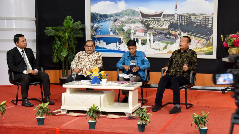 Genius Umar Live Padang TV “Pendidikan Tanggung Jawab Pemerintah ...