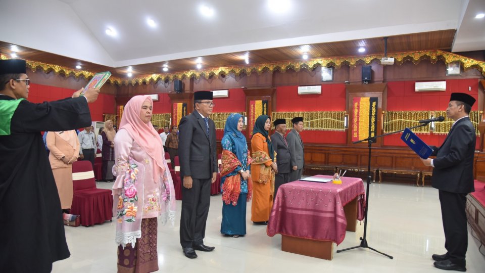 Genius Umar Lantik Enam Pejabat Eselon II, Ini Mereka.. - Tribun Sumbar