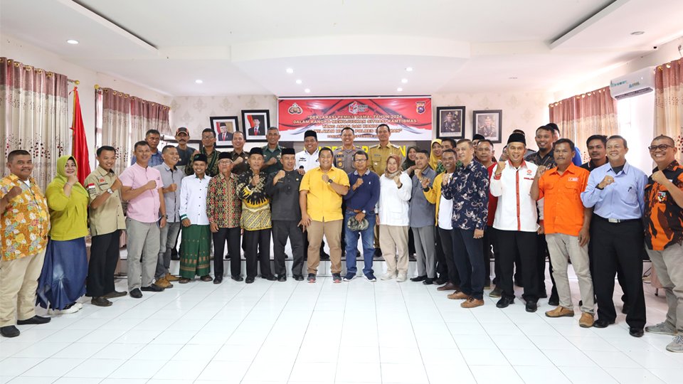 Genius Umar Hadiri Deklarasi Pemilu Damai Tahun 2024 - Tribun Sumbar