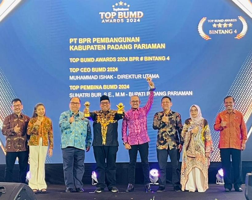 Bupati Suhatri Bur Raih Penghargaan Top Pembina BUMD dari Majalah Top Business - Tribun Sumbar