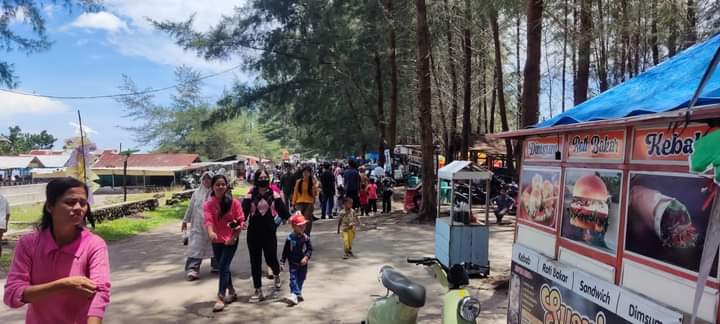 Pesta Pantai Sasak Hibur Mayarakat Pasbar Selama Libur Lebaran 2024 ...