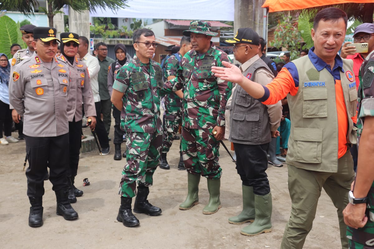 iPangdam 1/BB Dampingi Kunjungan Pangkogabwilhan I dan Kepala BNPB Tinjau Bencana Galodo di ...