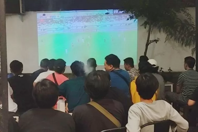 Netizen Kecam Wasit, Indonesia Ditahan Imbang Bahrain 2-2 - Tribun Sumbar